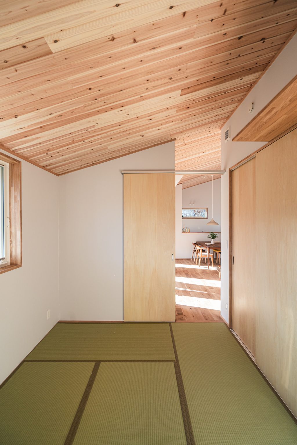 東京からの山梨へ「移住」憧れの田舎暮らしにちょうどいい「平屋」｜Mokureism(モクリズム)｜山梨県中巨摩郡昭和町／注文住宅・リノベーション